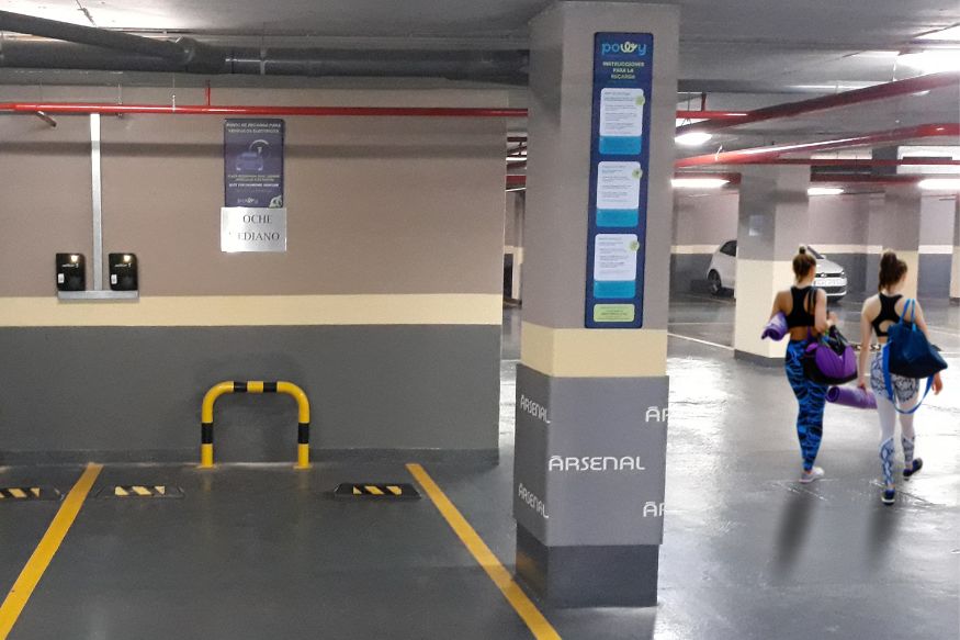 Installazione colonnine di ricarica elettrica nei parcheggi